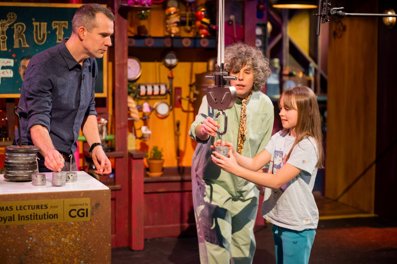 Prof Hazel Screen’s group lends helping hand to Royal Institution ...